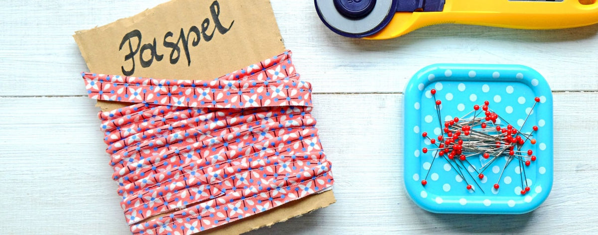 Dekorative Paspel aus Stoffstreifen